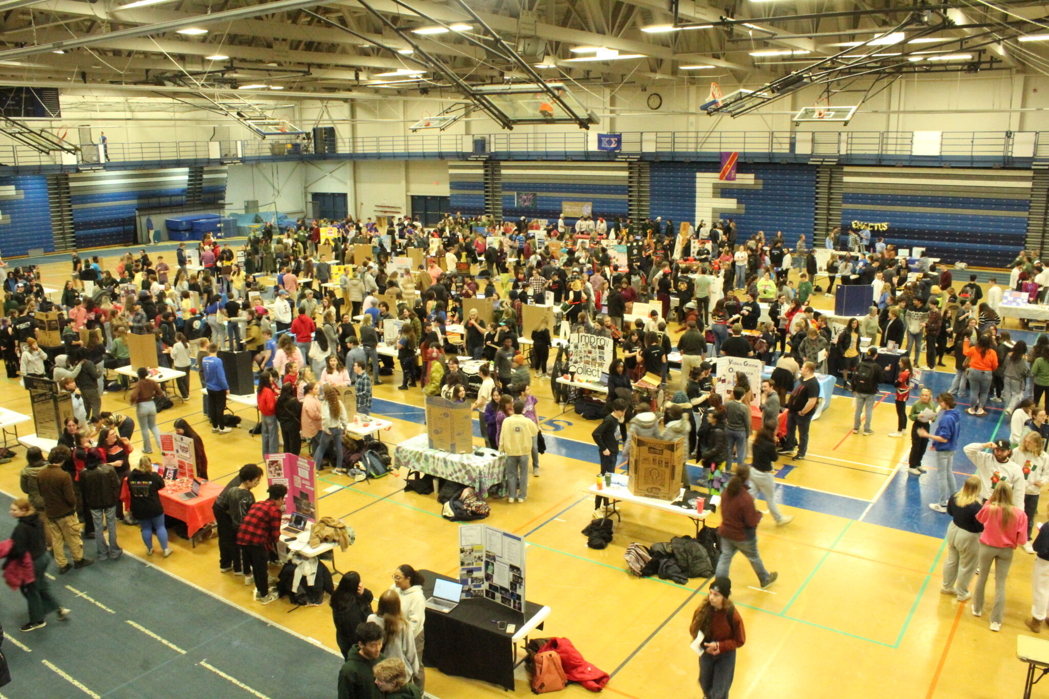 Clubs create unique ways to promote at Activities Night - The Leader